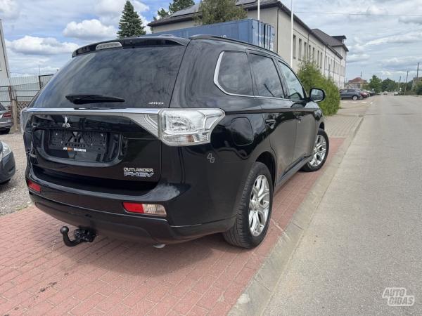 Black Mitsubishi Outlander 2013 in Kaunas, with an engine capacity of 2.00 L and mileage of 135 thousand km for 8199 €, photo 3 on AUTOMOTO.COM.LV