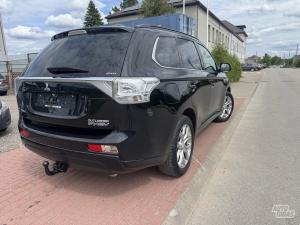 Black Mitsubishi Outlander 2013 in Kaunas, with an engine capacity of 2.00 L and mileage of 135 thousand km for 8199 €, photo 4 on AUTOMOTO.COM.LV