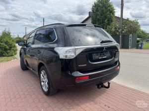 Black Mitsubishi Outlander 2013 in Kaunas, with an engine capacity of 2.00 L and mileage of 135 thousand km for 8199 €, photo 5 on AUTOMOTO.COM.LV