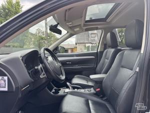 Black Mitsubishi Outlander 2013 in Kaunas, with an engine capacity of 2.00 L and mileage of 135 thousand km for 8199 €, photo 11 on AUTOMOTO.COM.LV