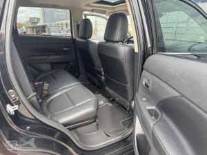 Black Mitsubishi Outlander 2013 in Kaunas, with an engine capacity of 2.00 L and mileage of 135 thousand km for 8199 €, photo 13 on AUTOMOTO.COM.LV