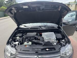 Black Mitsubishi Outlander 2013 in Kaunas, with an engine capacity of 2.00 L and mileage of 135 thousand km for 8199 €, photo 14 on AUTOMOTO.COM.LV