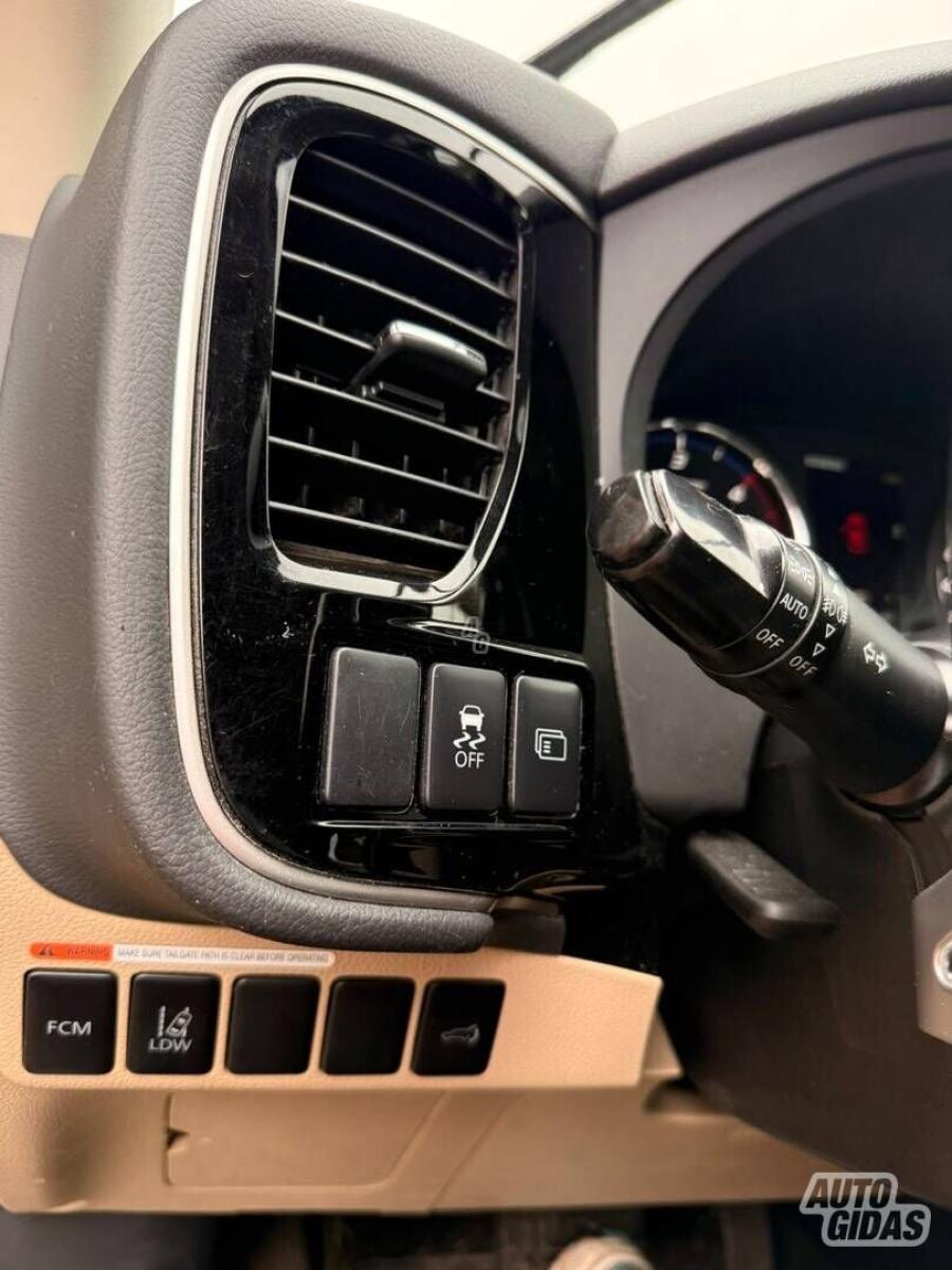 Black Mitsubishi Outlander 2013 in Jonava, with an engine capacity of 2.20 L and mileage of 174 thousand km for 5500 €, photo 7 on AUTOMOTO.COM.LV