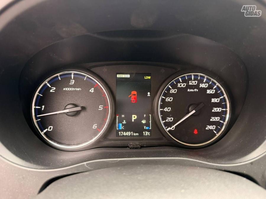 Black Mitsubishi Outlander 2013 in Jonava, with an engine capacity of 2.20 L and mileage of 174 thousand km for 5500 €, photo 9 on AUTOMOTO.COM.LV