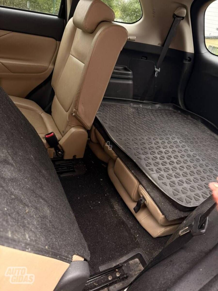 Black Mitsubishi Outlander 2013 in Jonava, with an engine capacity of 2.20 L and mileage of 174 thousand km for 5500 €, photo 11 on AUTOMOTO.COM.LV