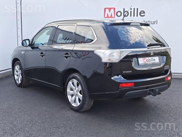 Melns Mitsubishi Outlander 2013 Rīga, ar dzinēja tilpumu 2.00 L un nobraukumu 258 tūkst. km par 8950 €, foto 4 vietnē AUTOMOTO.COM.LV