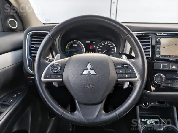 Melns Mitsubishi Outlander 2013 Rīga, ar dzinēja tilpumu 2.00 L un nobraukumu 258 tūkst. km par 8950 €, foto 8 vietnē AUTOMOTO.COM.LV
