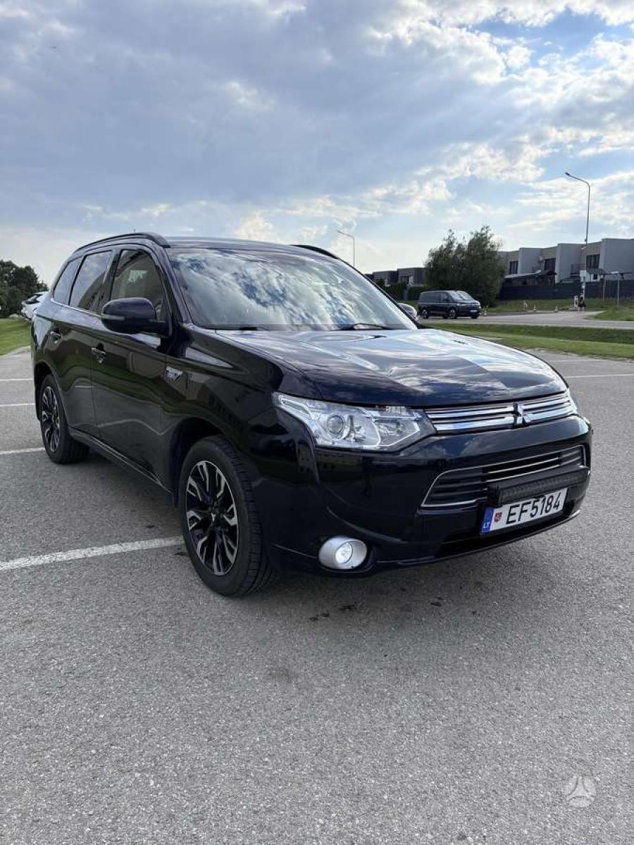 Melns Mitsubishi Outlander 2013 Kauņa, ar dzinēja tilpumu 2.00 L un nobraukumu 287 tūkst. km par 7000 €, foto 4 vietnē AUTOMOTO.COM.LV