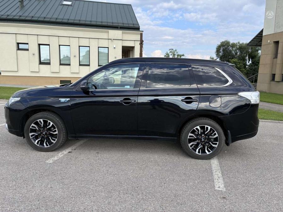 Melns Mitsubishi Outlander 2013 Kauņa, ar dzinēja tilpumu 2.00 L un nobraukumu 287 tūkst. km par 7000 €, foto 5 vietnē AUTOMOTO.COM.LV
