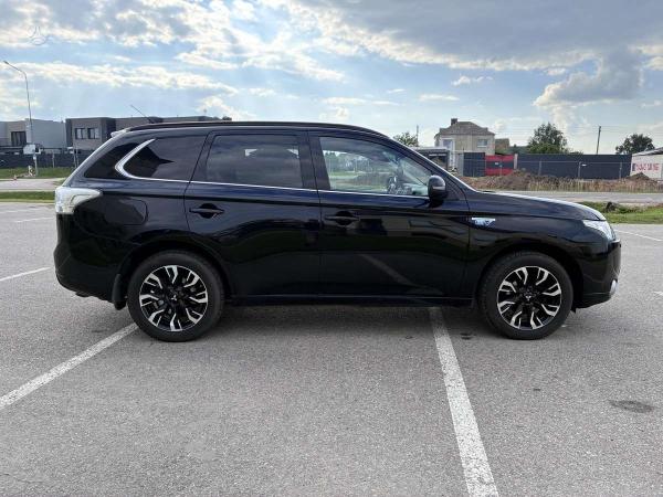 Melns Mitsubishi Outlander 2013 Kauņa, ar dzinēja tilpumu 2.00 L un nobraukumu 287 tūkst. km par 7000 €, foto 5 vietnē AUTOMOTO.COM.LV