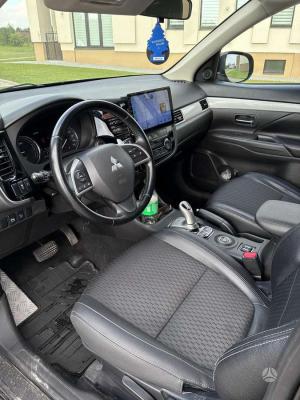 Melns Mitsubishi Outlander 2013 Kauņa, ar dzinēja tilpumu 2.00 L un nobraukumu 287 tūkst. km par 7000 €, foto 10 vietnē AUTOMOTO.COM.LV