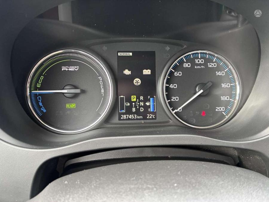 Melns Mitsubishi Outlander 2013 Kauņa, ar dzinēja tilpumu 2.00 L un nobraukumu 287 tūkst. km par 7000 €, foto 12 vietnē AUTOMOTO.COM.LV