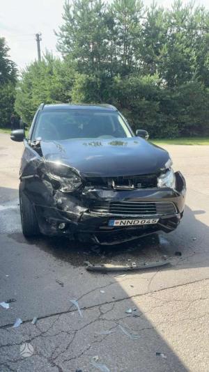 Melns Mitsubishi Outlander 2013 Panevēža, ar dzinēja tilpumu 2.00 L un nobraukumu 260 tūkst. km par 4000 €, foto 4 vietnē AUTOMOTO.COM.LV