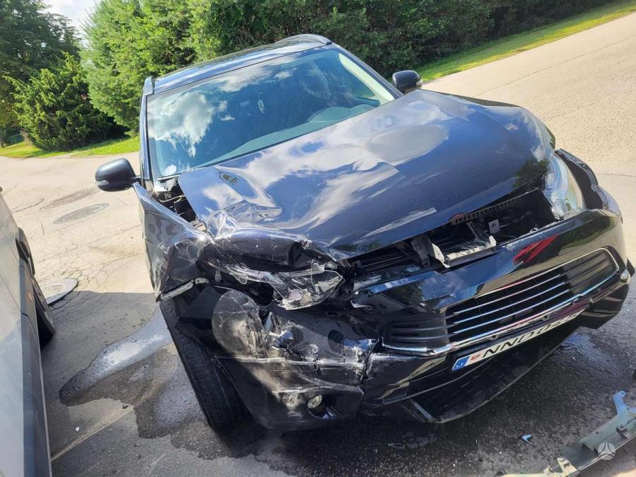Melns Mitsubishi Outlander 2013 Panevēža, ar dzinēja tilpumu 2.00 L un nobraukumu 260 tūkst. km par 4000 €, foto 5 vietnē AUTOMOTO.COM.LV