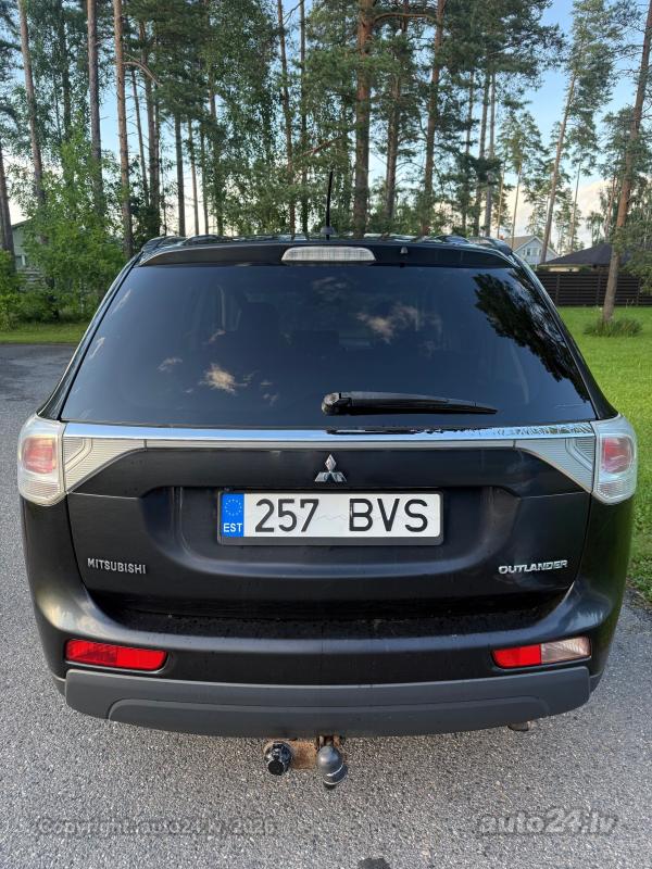 Black Mitsubishi Outlander 2013 in Rakvere, with an engine capacity of 2.30 L and mileage of 246 thousand km for 7500 €, photo 2 on AUTOMOTO.COM.LV