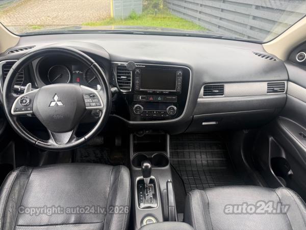 Black Mitsubishi Outlander 2013 in Rakvere, with an engine capacity of 2.30 L and mileage of 246 thousand km for 7500 €, photo 6 on AUTOMOTO.COM.LV