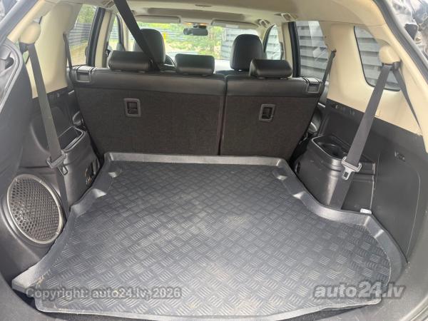 Black Mitsubishi Outlander 2013 in Rakvere, with an engine capacity of 2.30 L and mileage of 246 thousand km for 7500 €, photo 8 on AUTOMOTO.COM.LV