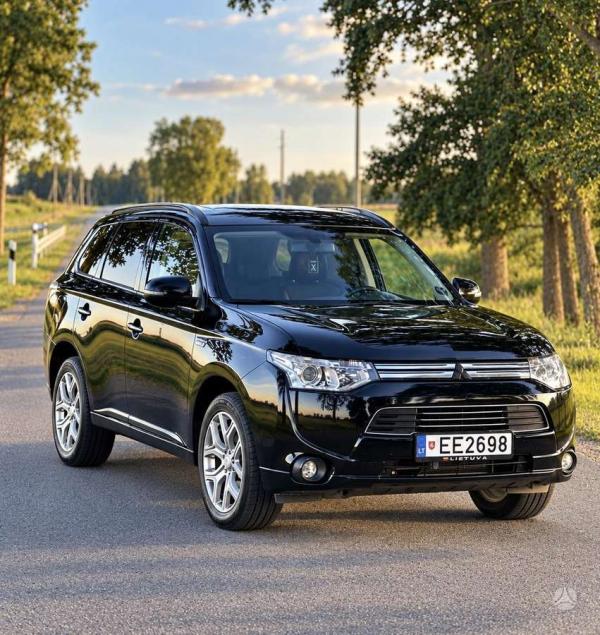 Black Mitsubishi Outlander 2013 in Radviliskis, with an engine capacity of 2.00 L and mileage of 155 thousand km for 7950 €, photo 1 on AUTOMOTO.COM.LV