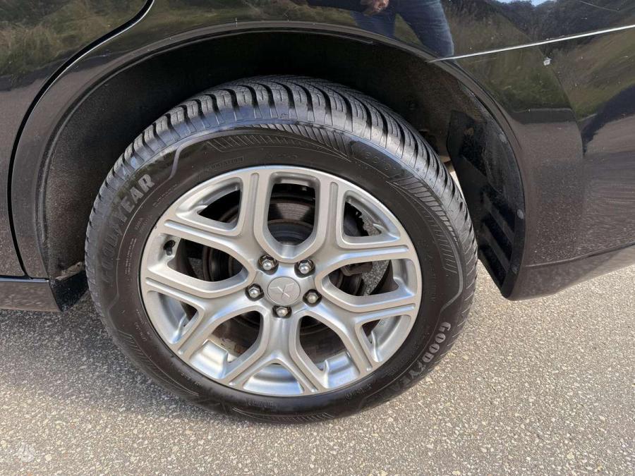 Black Mitsubishi Outlander 2013 in Vilnius, with an engine capacity of 2.00 L and mileage of 197 thousand km for 10450 €, photo 11 on AUTOMOTO.COM.LV