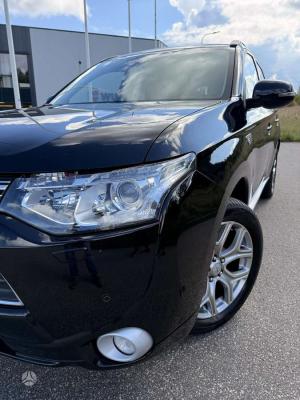 Black Mitsubishi Outlander 2013 in Vilnius, with an engine capacity of 2.00 L and mileage of 197 thousand km for 10450 €, photo 14 on AUTOMOTO.COM.LV