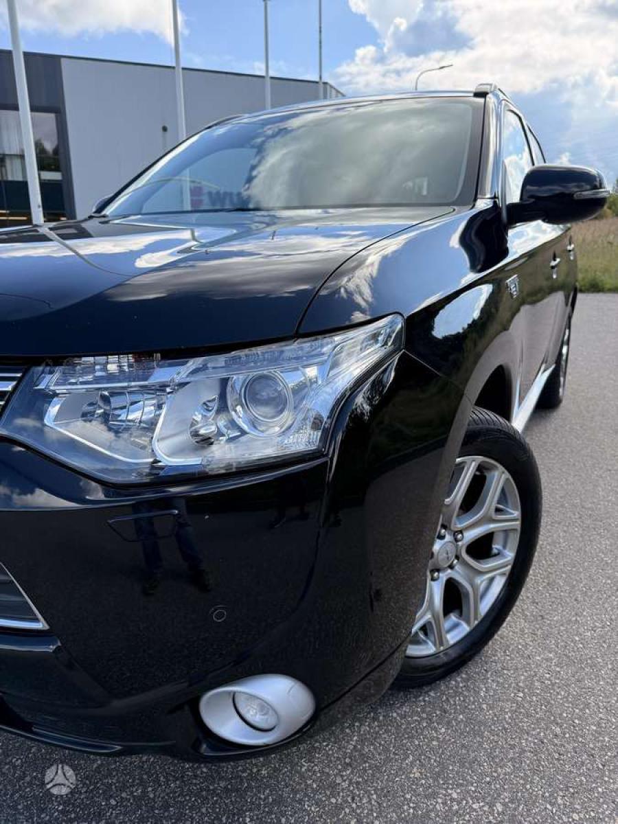 Black Mitsubishi Outlander 2013 in Vilnius, with an engine capacity of 2.00 L and mileage of 197 thousand km for 10450 €, photo 14 on AUTOMOTO.COM.LV