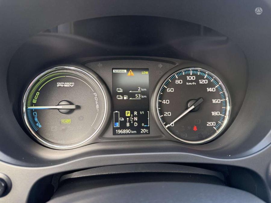 Black Mitsubishi Outlander 2013 in Vilnius, with an engine capacity of 2.00 L and mileage of 197 thousand km for 10450 €, photo 36 on AUTOMOTO.COM.LV