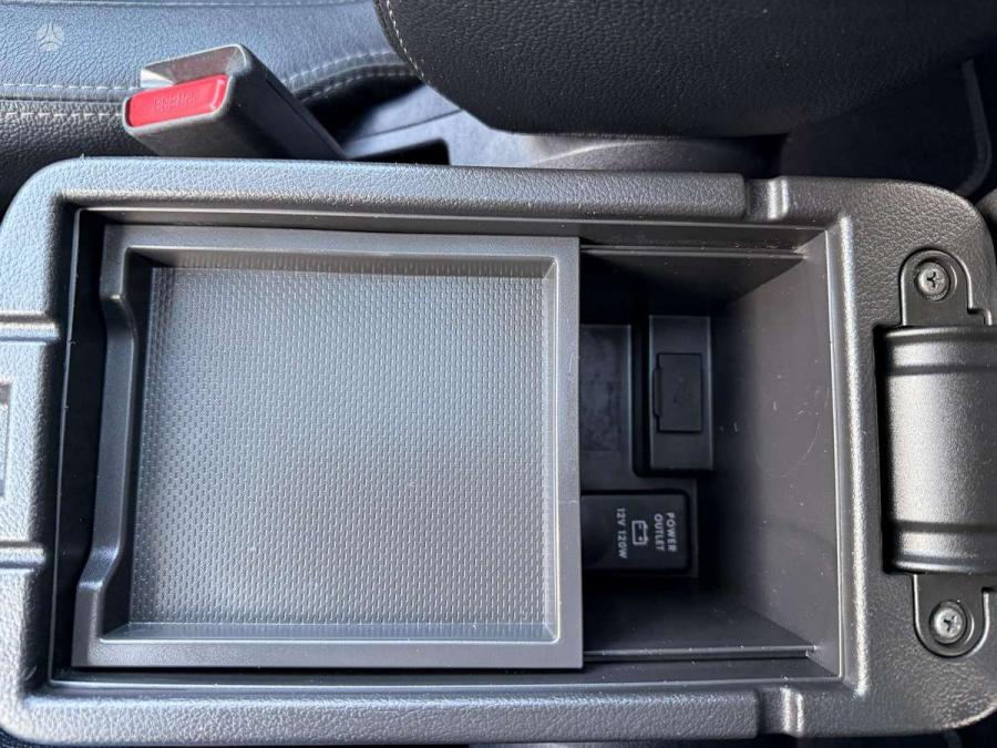 Black Mitsubishi Outlander 2013 in Vilnius, with an engine capacity of 2.00 L and mileage of 197 thousand km for 10450 €, photo 41 on AUTOMOTO.COM.LV