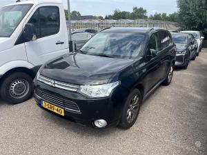 Black Mitsubishi Outlander 2013 in Vilnius, with an engine capacity of 2.00 L and mileage of 197 thousand km for 10450 €, photo 49 on AUTOMOTO.COM.LV