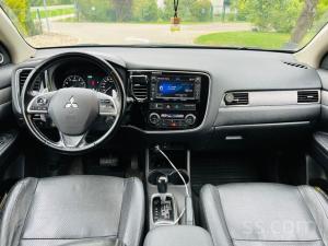 Melns Mitsubishi Outlander 2014 Rīga, ar dzinēja tilpumu 2.00 L un nobraukumu 308 tūkst. km par 7200 €, foto 3 vietnē AUTOMOTO.COM.LV