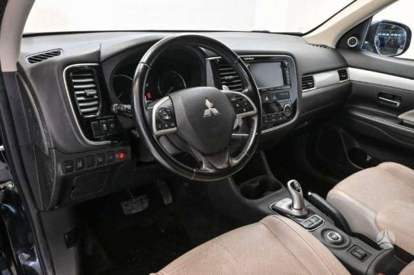 Black Mitsubishi Outlander 2014 in Kaunas, with an engine capacity of 2.00 L and mileage of 291 thousand km for 6690 €, photo 10 on AUTOMOTO.COM.LV