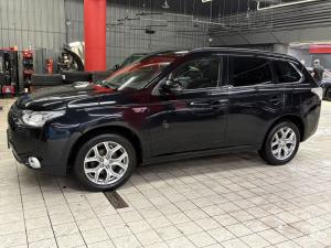 Black Mitsubishi Outlander 2014 in Vilnius, with an engine capacity of 2.00 L and mileage of 250 thousand km for 6500 €, photo 5 on AUTOMOTO.COM.LV