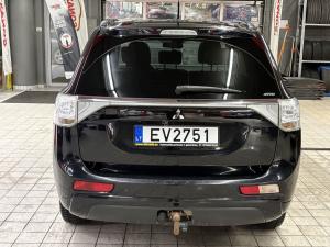 Black Mitsubishi Outlander 2014 in Vilnius, with an engine capacity of 2.00 L and mileage of 250 thousand km for 6500 €, photo 7 on AUTOMOTO.COM.LV