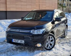 Melns Mitsubishi Outlander 2014 Šauļi, ar dzinēja tilpumu 2.00 L un nobraukumu 299 tūkst. km par 7900 €, foto  vietnē AUTOMOTO.COM.LV