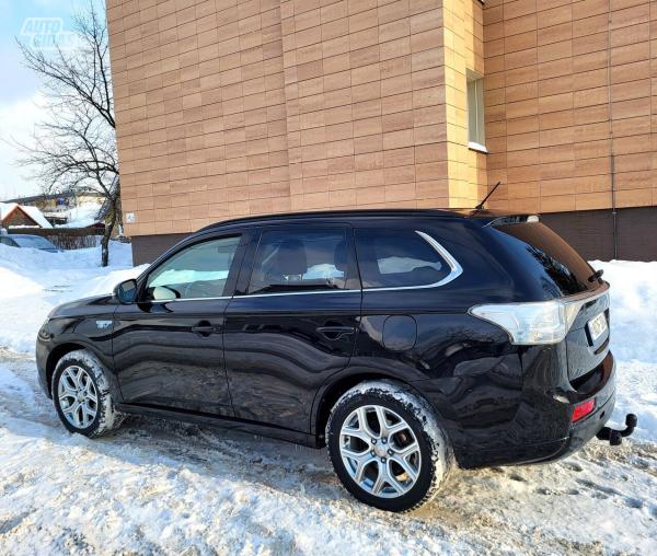 Melns Mitsubishi Outlander 2014 Šauļi, ar dzinēja tilpumu 2.00 L un nobraukumu 299 tūkst. km par 7900 €, foto 5 vietnē AUTOMOTO.COM.LV