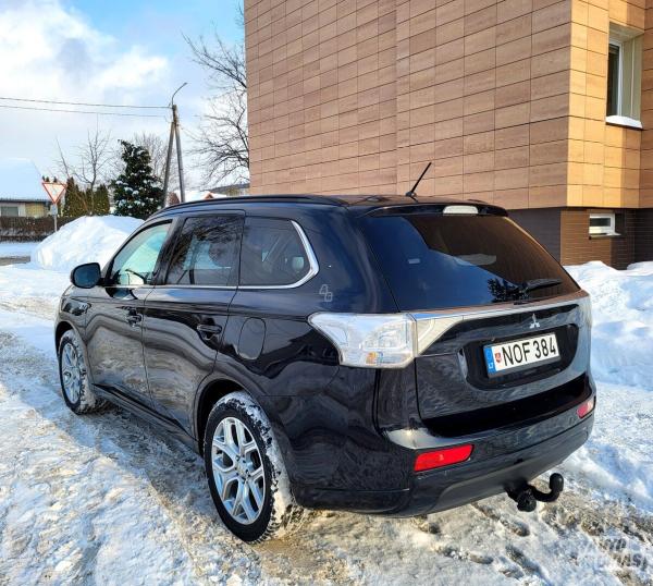 Melns Mitsubishi Outlander 2014 Šauļi, ar dzinēja tilpumu 2.00 L un nobraukumu 299 tūkst. km par 7900 €, foto 6 vietnē AUTOMOTO.COM.LV