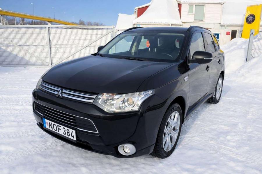 Melns Mitsubishi Outlander 2014 Šauļi, ar dzinēja tilpumu 2.00 L un nobraukumu 299 tūkst. km par 7850 €, foto 1 vietnē AUTOMOTO.COM.LV