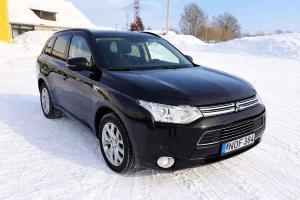 Melns Mitsubishi Outlander 2014 Šauļi, ar dzinēja tilpumu 2.00 L un nobraukumu 299 tūkst. km par 7850 €, foto 3 vietnē AUTOMOTO.COM.LV