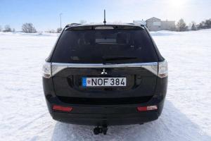Melns Mitsubishi Outlander 2014 Šauļi, ar dzinēja tilpumu 2.00 L un nobraukumu 299 tūkst. km par 7850 €, foto 5 vietnē AUTOMOTO.COM.LV