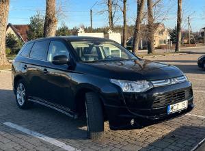 Black Mitsubishi Outlander 2014 in Kelme, with an engine capacity of 3.00 L and mileage of 195 thousand km for 9900 €, photo 2 on AUTOMOTO.COM.LV