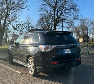Black Mitsubishi Outlander 2014 in Kelme, with an engine capacity of 3.00 L and mileage of 195 thousand km for 9900 €, photo 3 on AUTOMOTO.COM.LV