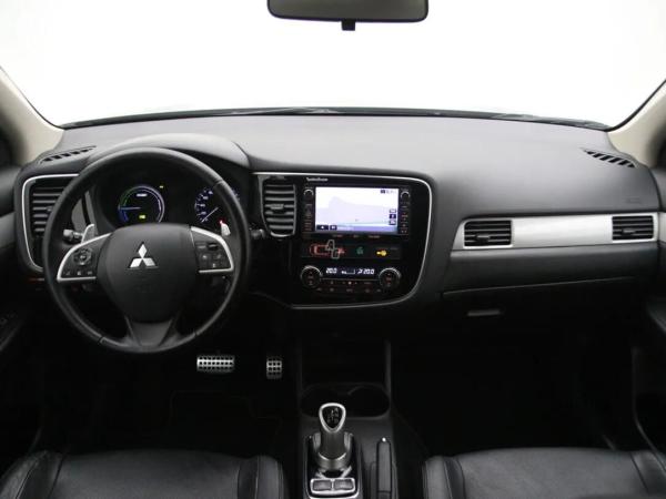 Black Mitsubishi Outlander 2014 in Vilnius, with an engine capacity of 2.00 L and mileage of 203 thousand km for 10299 €, photo 2 on AUTOMOTO.COM.LV