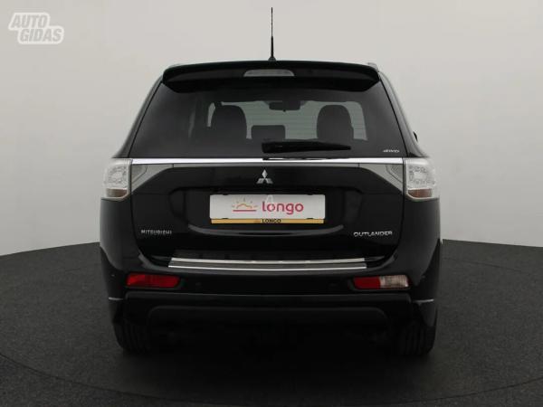 Black Mitsubishi Outlander 2014 in Vilnius, with an engine capacity of 2.00 L and mileage of 203 thousand km for 10299 €, photo 5 on AUTOMOTO.COM.LV