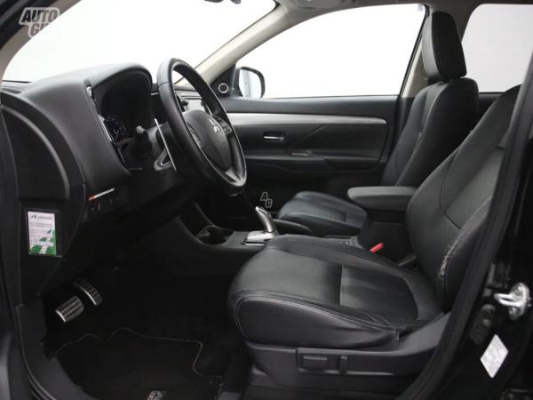 Melns Mitsubishi Outlander 2014 Viļņa, ar dzinēja tilpumu 2.00 L un nobraukumu 203 tūkst. km par 10299 €, foto 4 vietnē AUTOMOTO.COM.LV