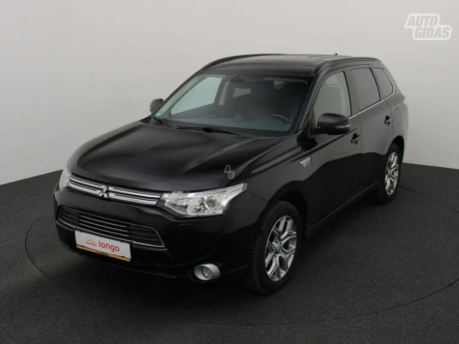 Black Mitsubishi Outlander 2014 in Vilnius, with an engine capacity of 2.00 L and mileage of 204 thousand km for 10199 €, photo 1 on AUTOMOTO.COM.LV