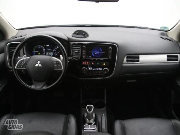Melns Mitsubishi Outlander 2014 Viļņa, ar dzinēja tilpumu 2.00 L un nobraukumu 204 tūkst. km par 10199 €, foto 2 vietnē AUTOMOTO.COM.LV