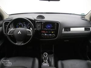 Black Mitsubishi Outlander 2014 in Vilnius, with an engine capacity of 2.00 L and mileage of 204 thousand km for 10199 €, photo 3 on AUTOMOTO.COM.LV
