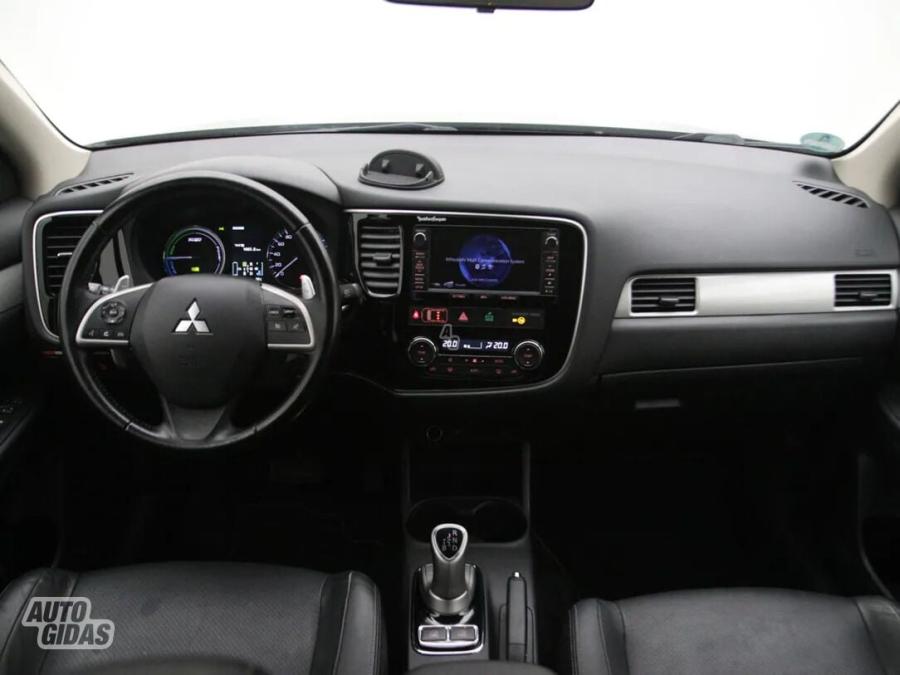 Black Mitsubishi Outlander 2014 in Vilnius, with an engine capacity of 2.00 L and mileage of 204 thousand km for 10199 €, photo 3 on AUTOMOTO.COM.LV