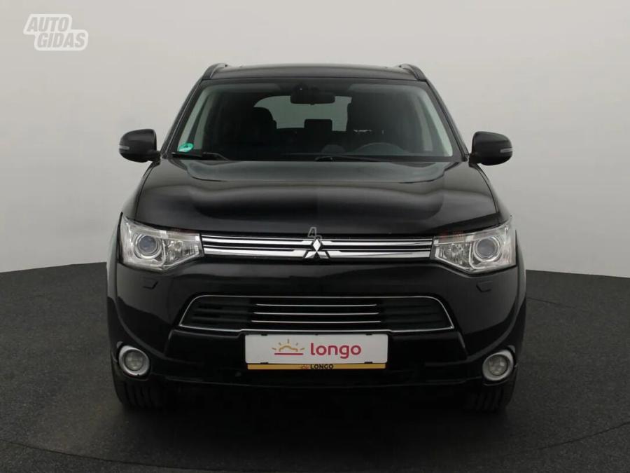 Black Mitsubishi Outlander 2014 in Vilnius, with an engine capacity of 2.00 L and mileage of 204 thousand km for 10199 €, photo 4 on AUTOMOTO.COM.LV