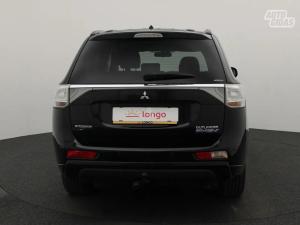 Black Mitsubishi Outlander 2014 in Vilnius, with an engine capacity of 2.00 L and mileage of 204 thousand km for 10199 €, photo 6 on AUTOMOTO.COM.LV