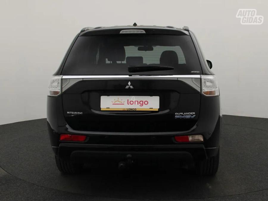 Black Mitsubishi Outlander 2014 in Vilnius, with an engine capacity of 2.00 L and mileage of 204 thousand km for 10199 €, photo 6 on AUTOMOTO.COM.LV